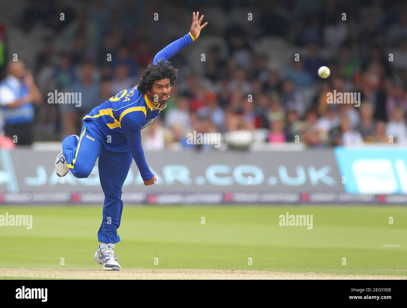 Sri lankas lasith malinga bowling Banque d'image et photos - Alamy