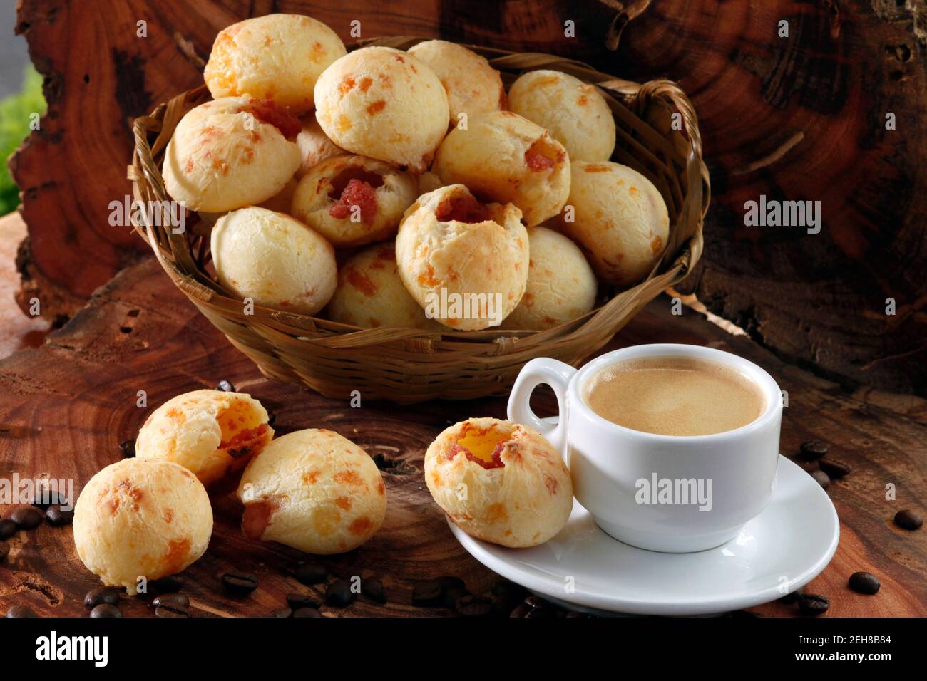 Pain brésilien au fromage à grignoter, pao de queijo, pain brésilien au ...