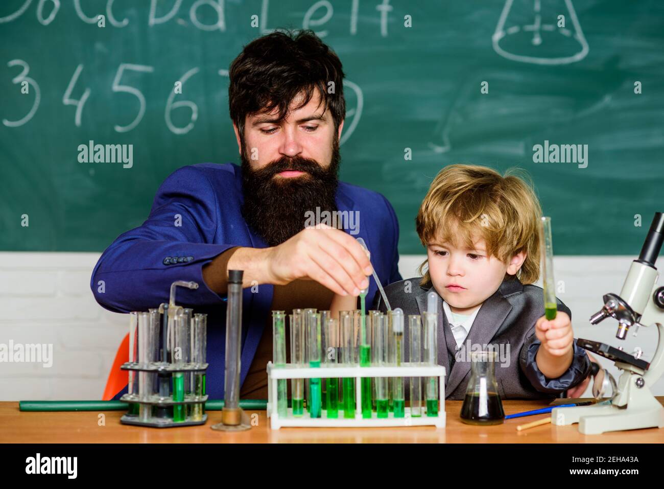 Spécial et unique. Leçon privée Genius pour tout-petits. Enfant Genius ...