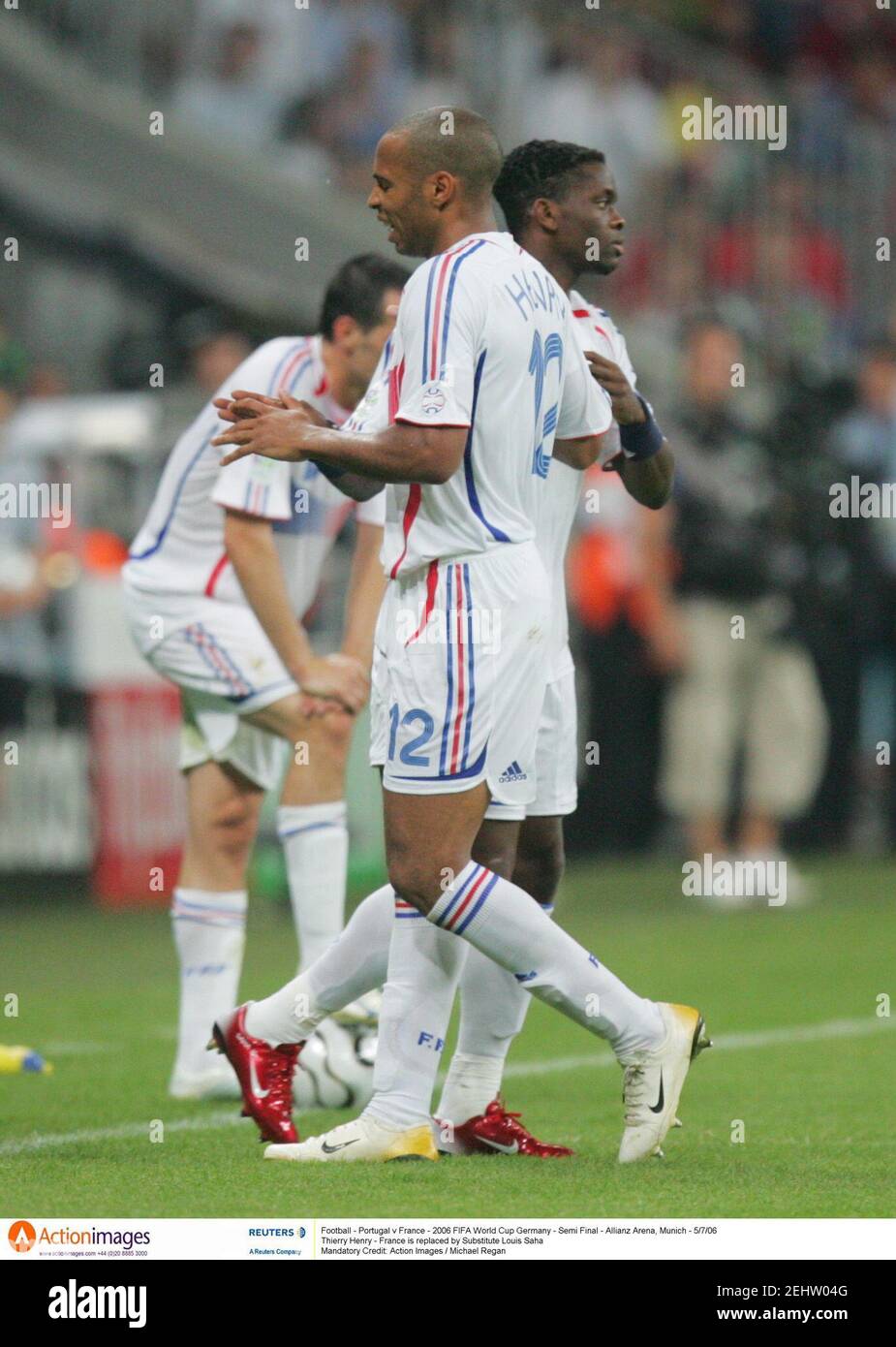 Louis saha france fifa world cup Banque de photographies et d’images à ...