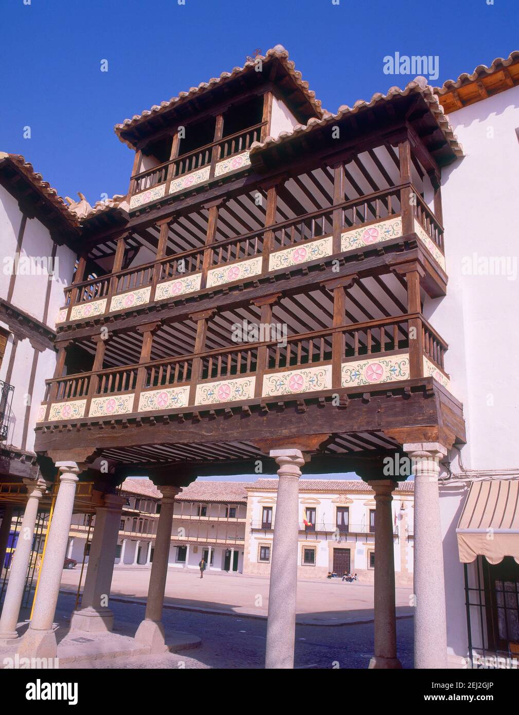ESTRUCTURA ADINTELADA DE MADERA - ACCESO PORTICADO A LA PLAZA MAYOR ...