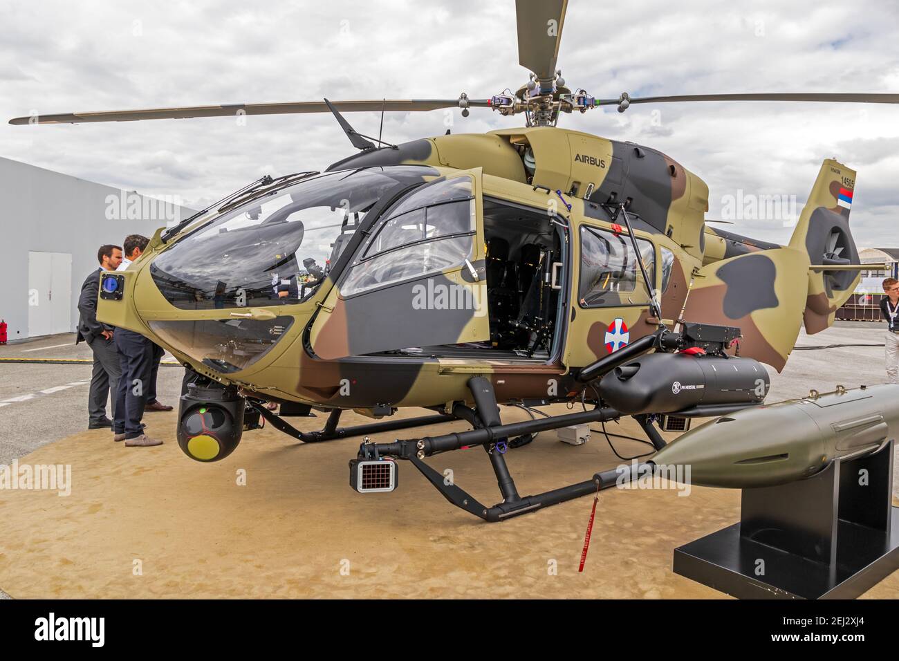 Hélicoptère de soutien de combat Airbus H145M de l'armée serbe au salon de l'Air de Paris ...