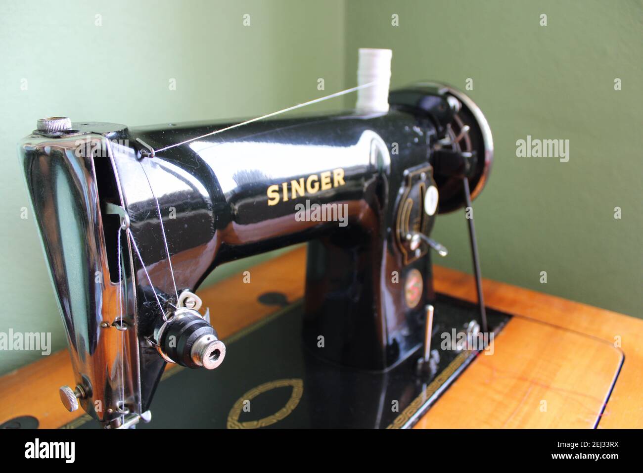 Black Singer Sewing Machine Banque d'image et photos - Alamy