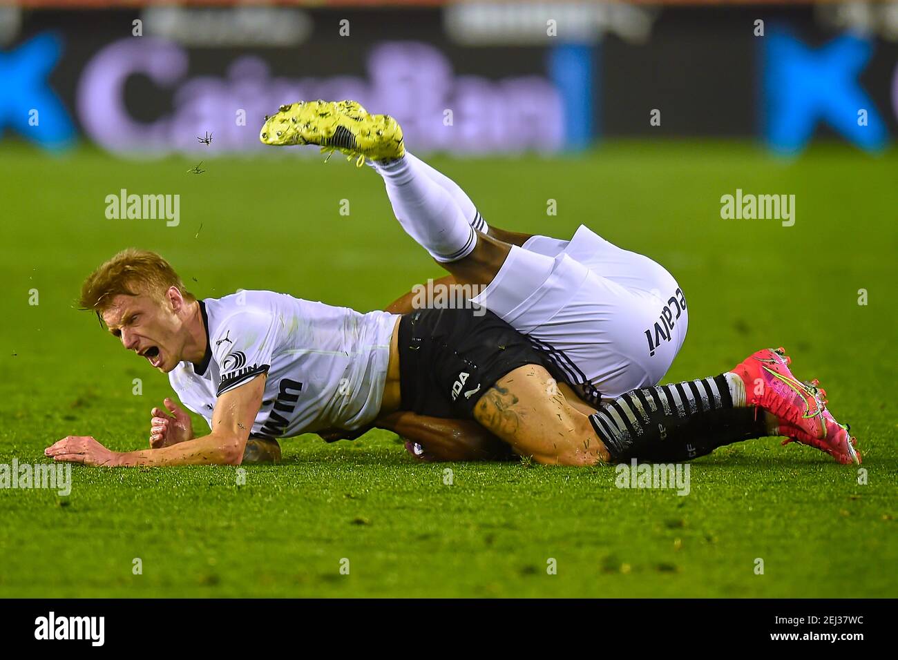Daniel Wass de Valencia CF et Joseph Aidoo de RC Celta pendant le match ...