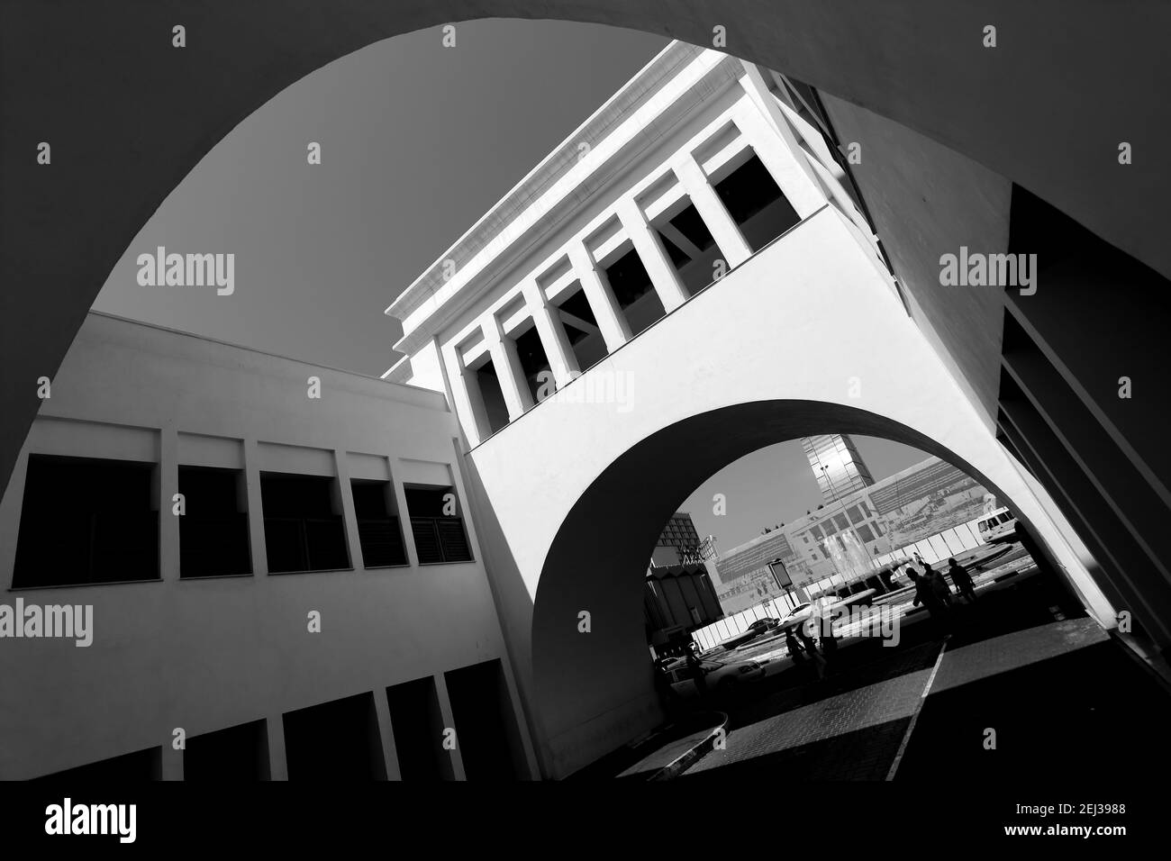 Bahrain gate Banque d'images noir et blanc - Alamy
