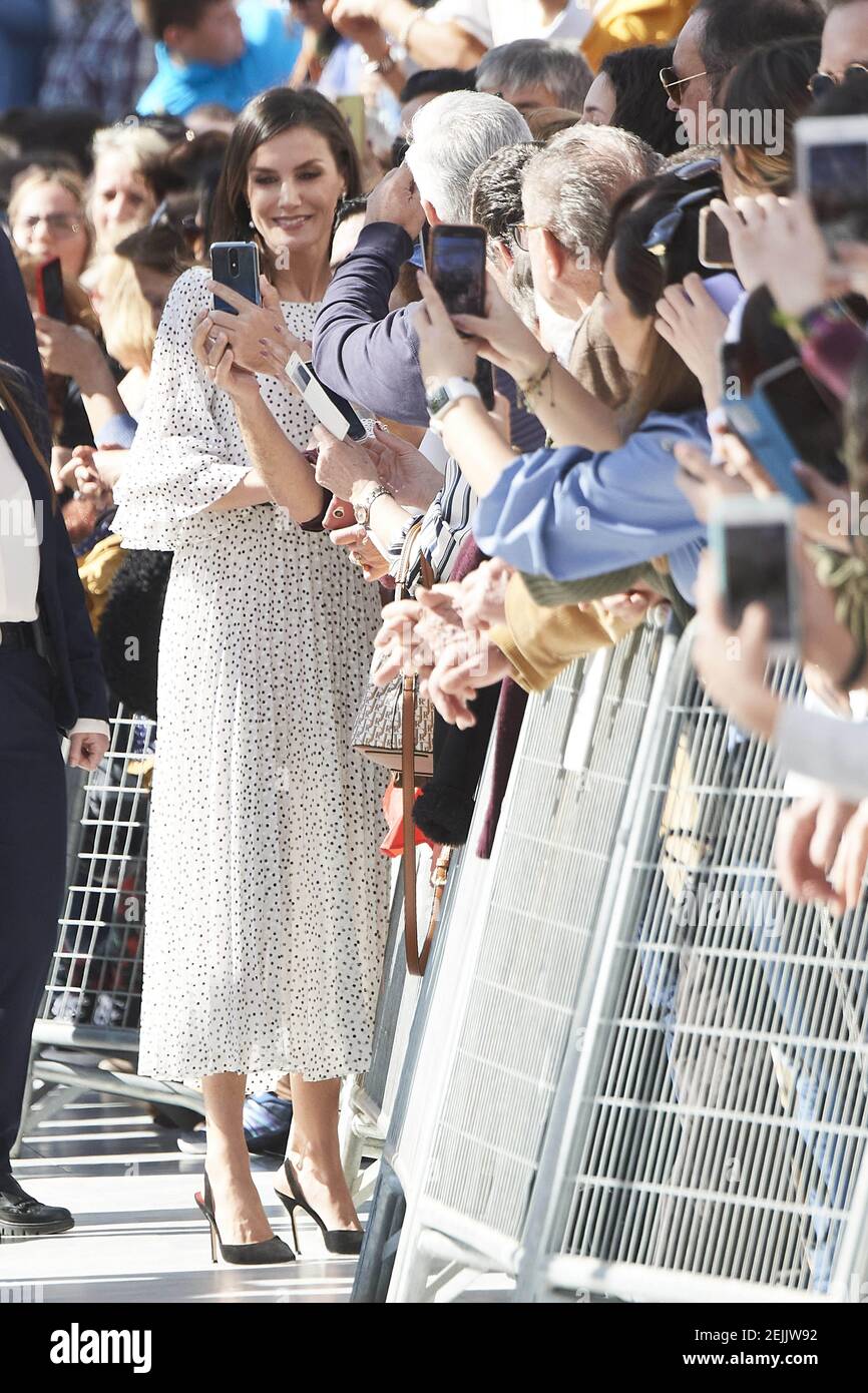 14-02-2020 Espagne la Reine Letizia et le roi Felipe visitent Almonte ...