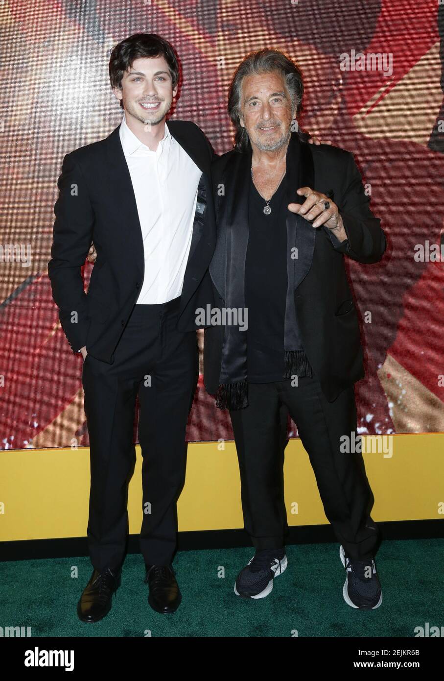 Logan Lerman, Al Pacino marchant sur le tapis rouge à la première de l ...
