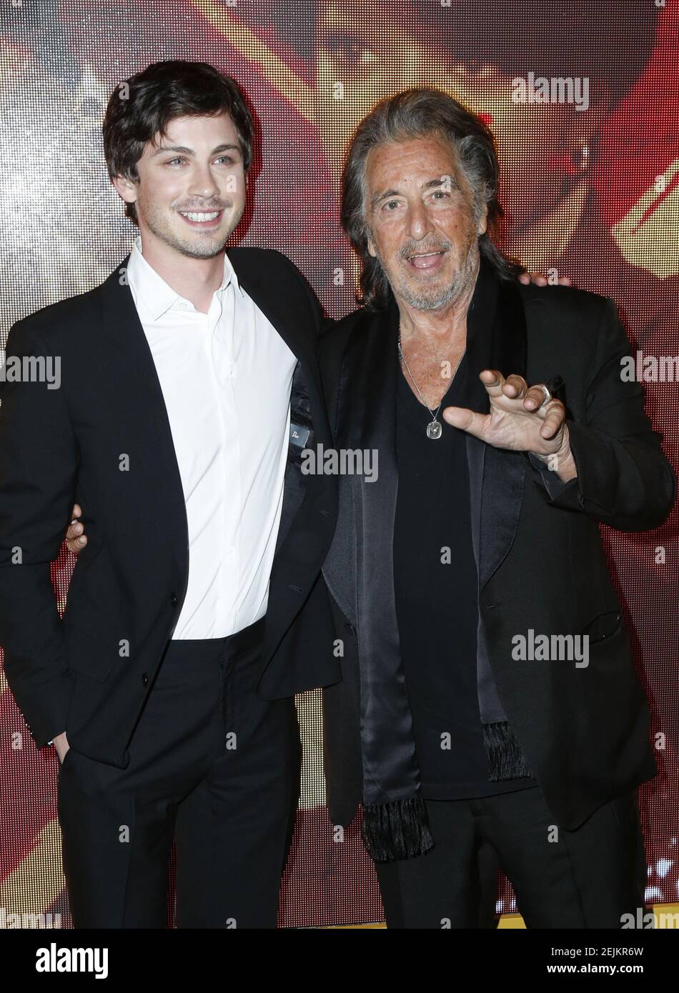 Logan Lerman, Al Pacino marchant sur le tapis rouge à la première de l ...