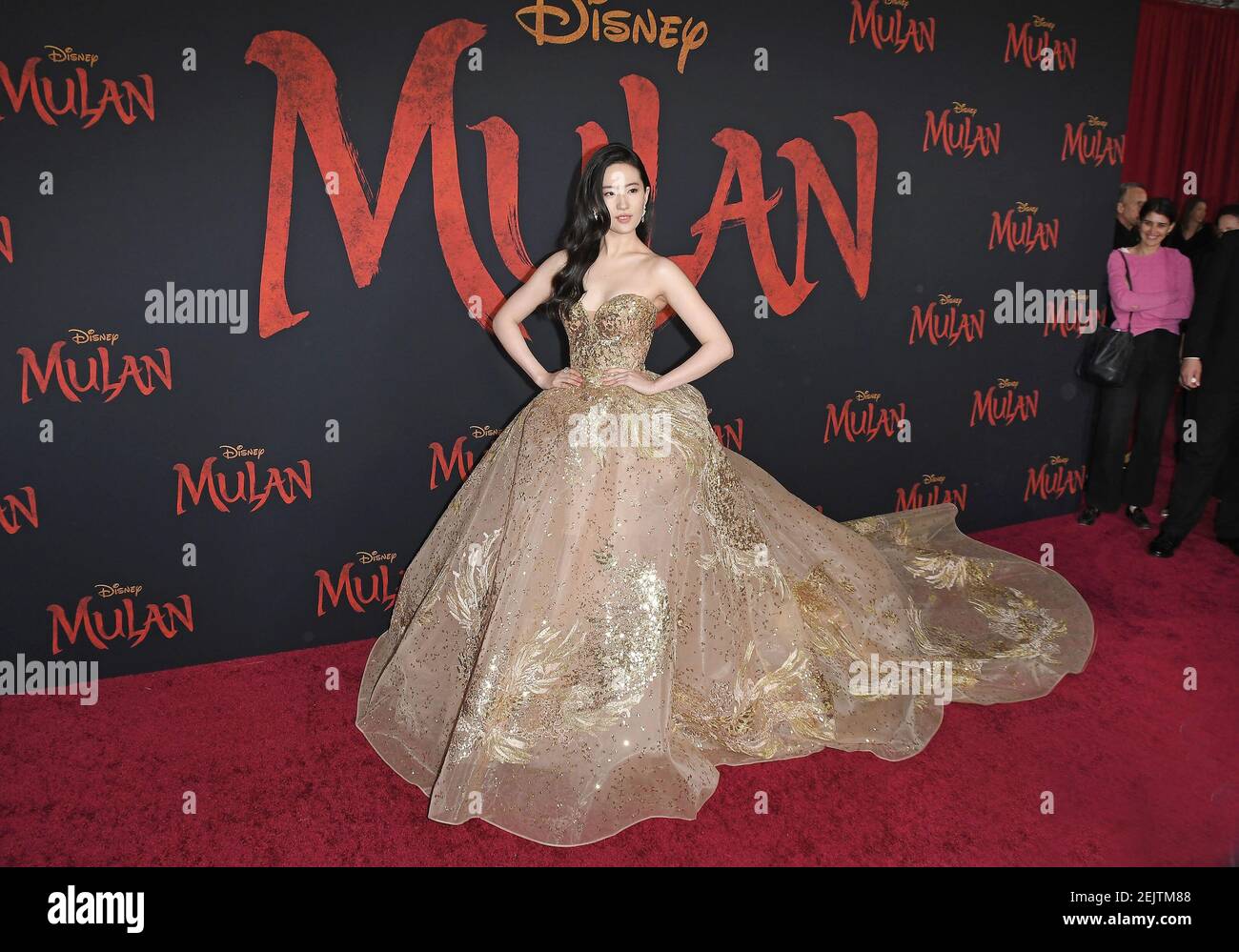 Yifei Liu arrive à la première mondiale du réseau local multiculturel ...