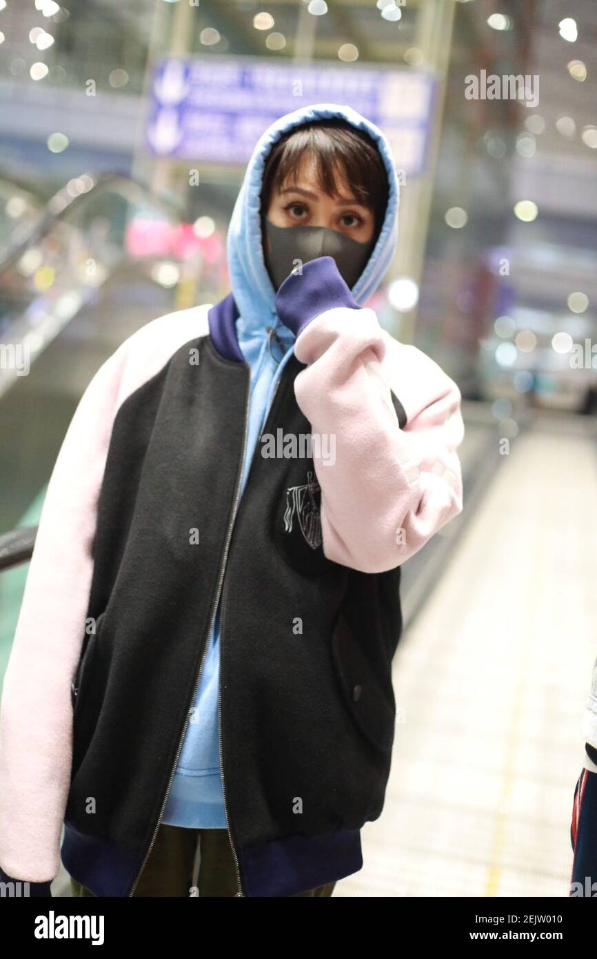 L'actrice chinoise de la descente mixte Han et Nakhi Ning Jing arrive à ...