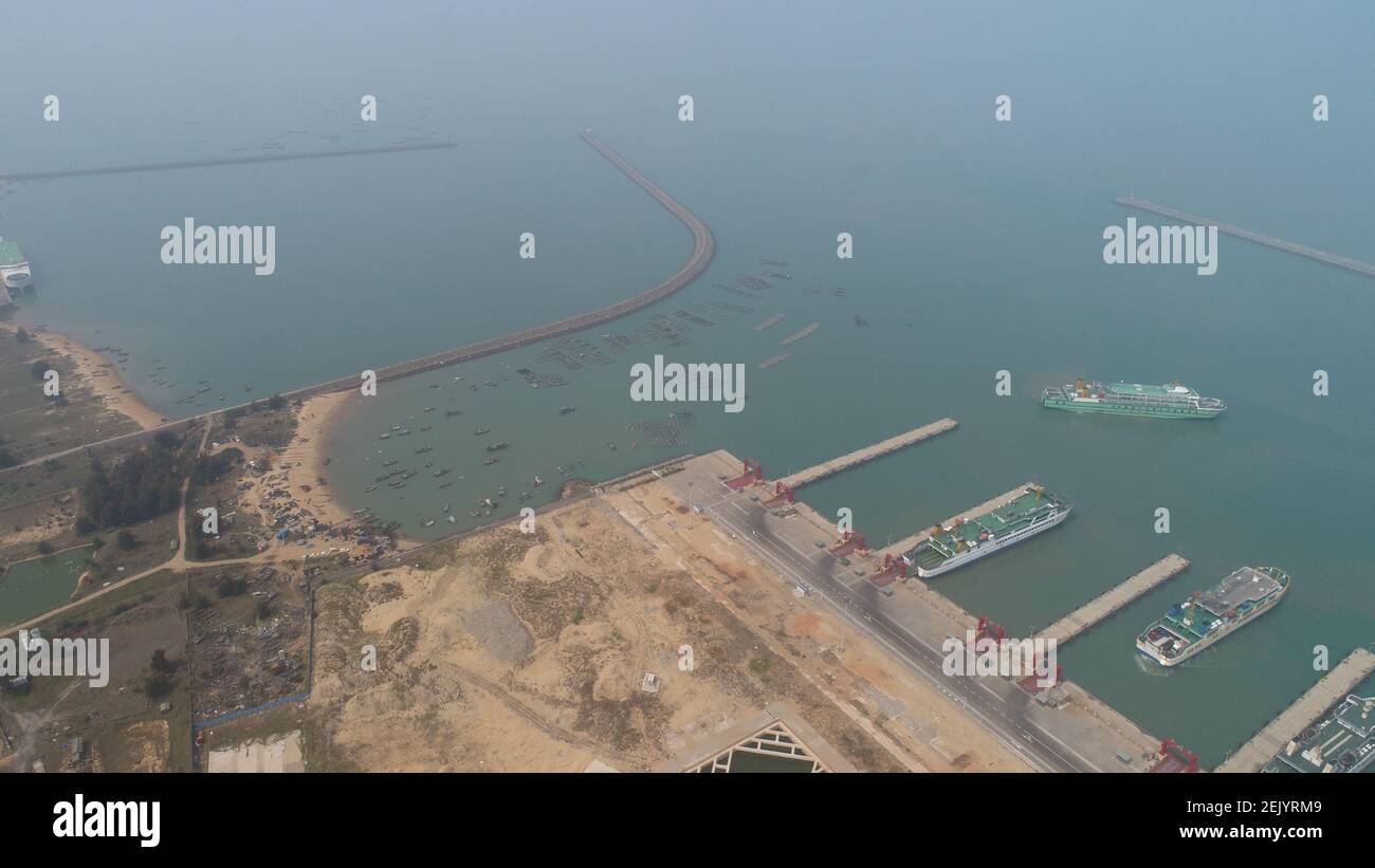 Une vue aérienne de la deuxième phase du nouveau port de Haikou, qui ...