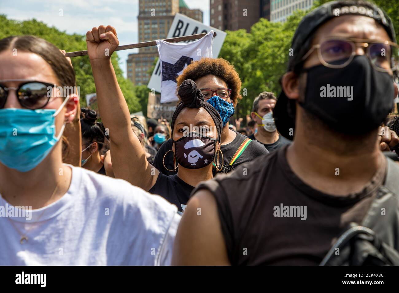 Les gens participent à un mémorial paisible pour George Floyd au Cadman ...