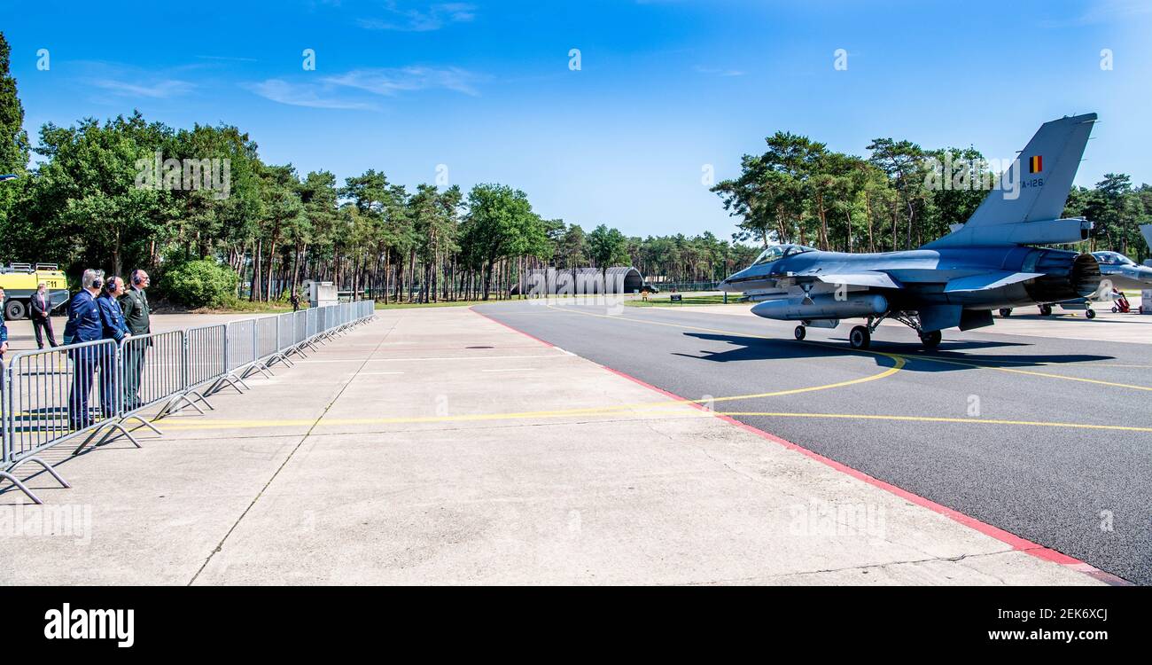 Le roi Philippe de Belgique visite la base aérienne de Kleine-Brogel ...