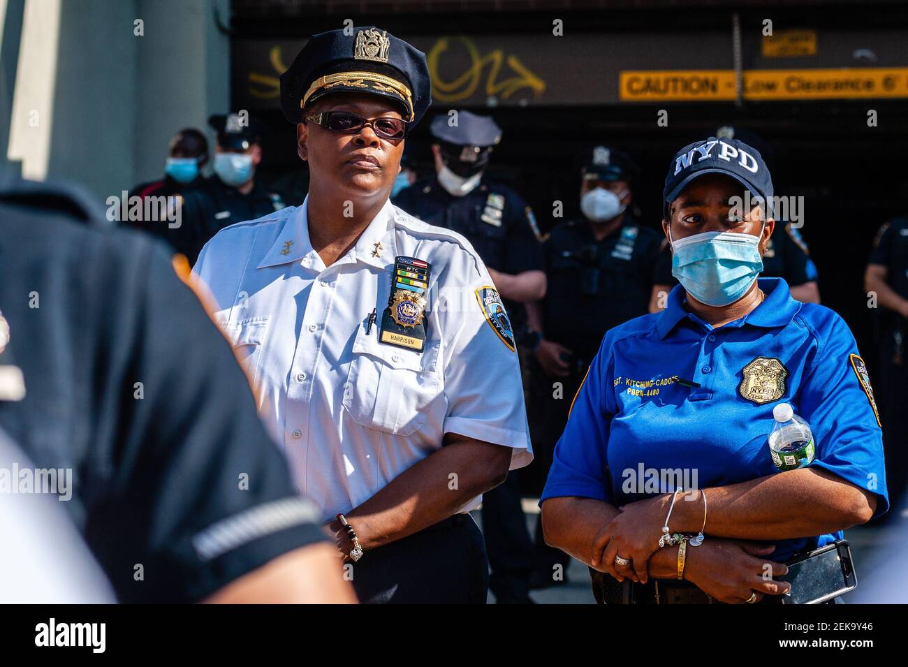 Le chef Judith Harrison (à gauche), commandant de la patrouille Borough Brooklyn North - la ...