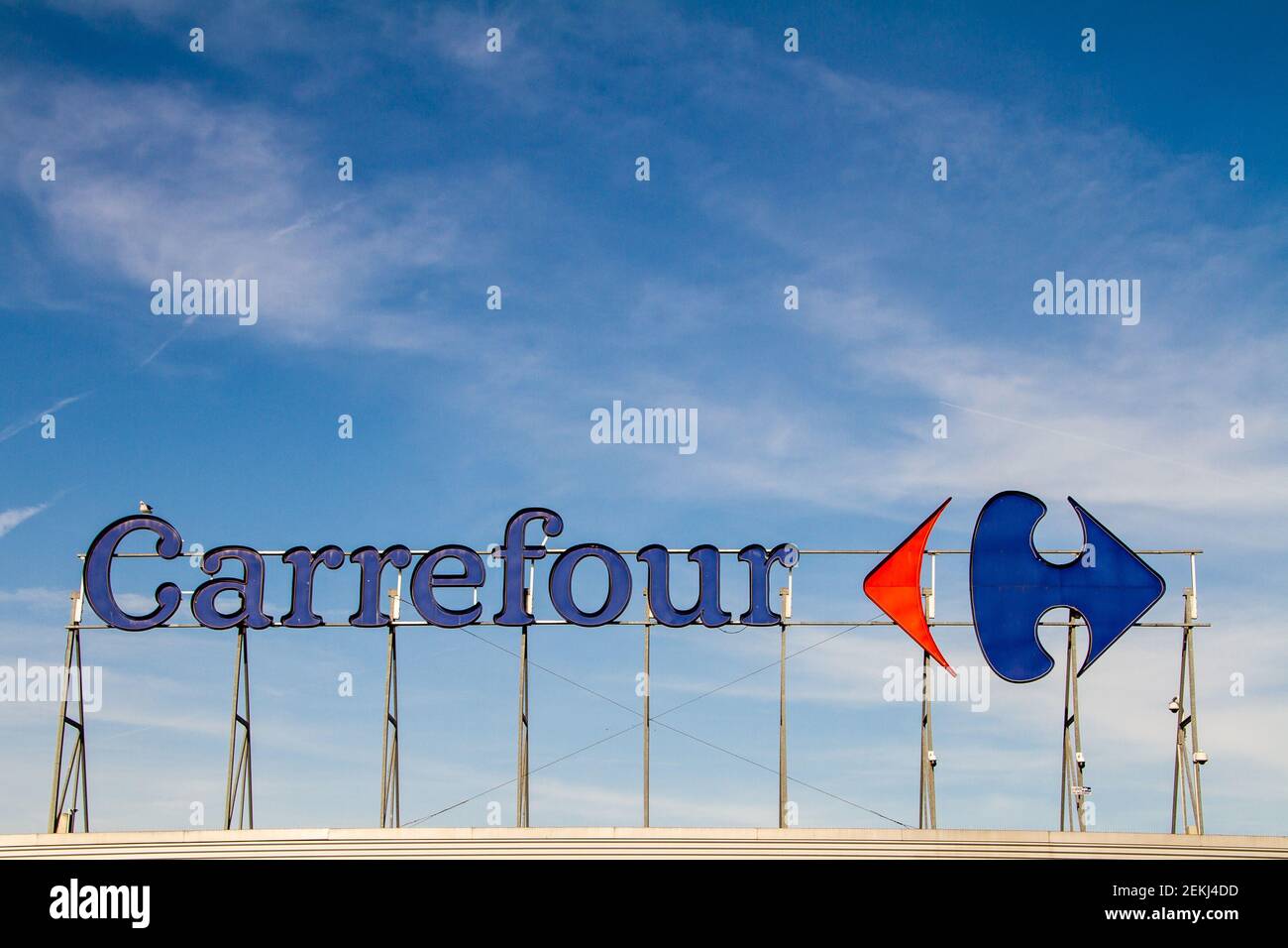 Carrefour logo sign Banque de photographies et d’images à haute ...
