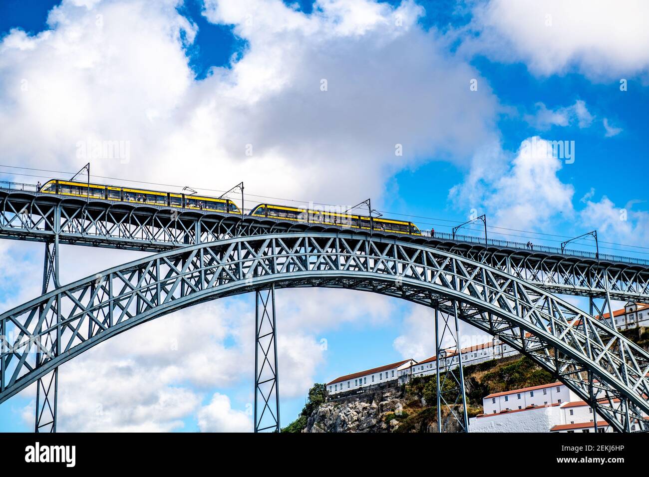 Centre de Porto, avec le pont Luis I, un pont à double pont en métal ...