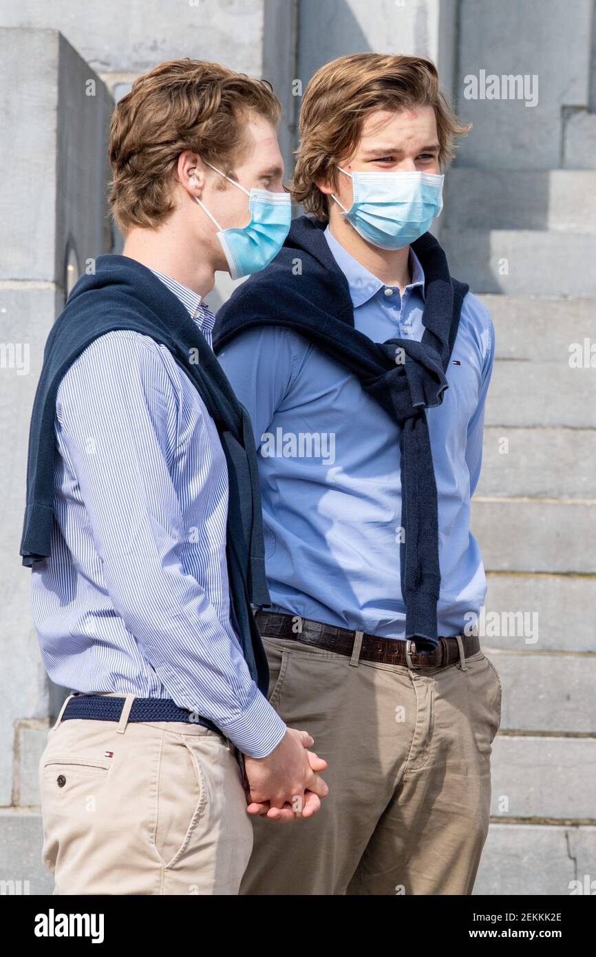 Le Prince Gabriel de Belgique qui a amené un ami sur le vélo en raison ...