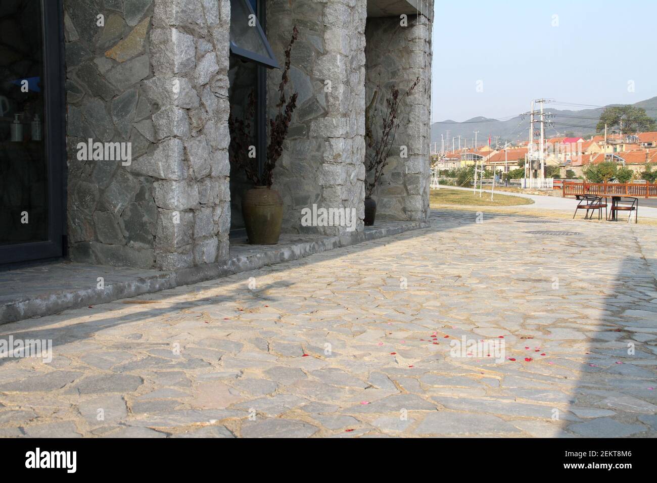 La fa ade et les environs de l'Amphithéâtre Stone Nest à Weihai, dans la¯province de Shandong, à ...