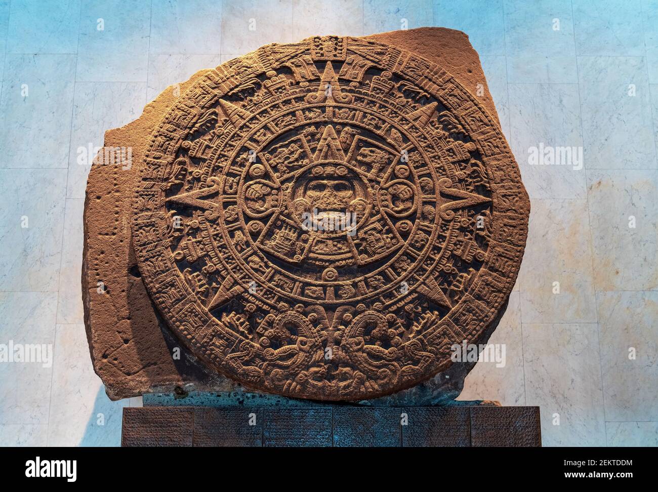Le monolithe du calendrier solaire Aztec a été fouillé sur la place ...