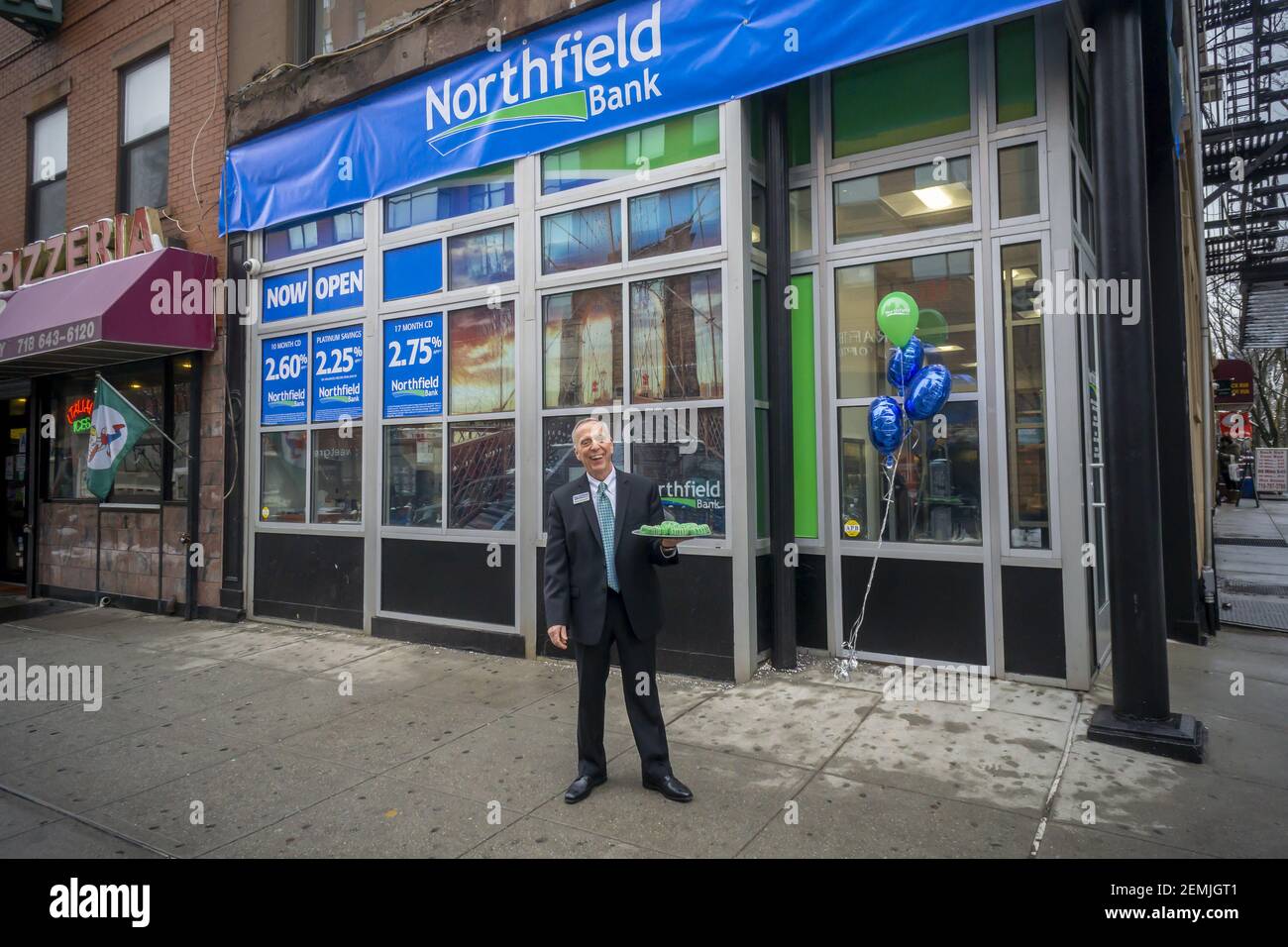Inauguration d'une nouvelle succursale de la Northfield Bank du New ...