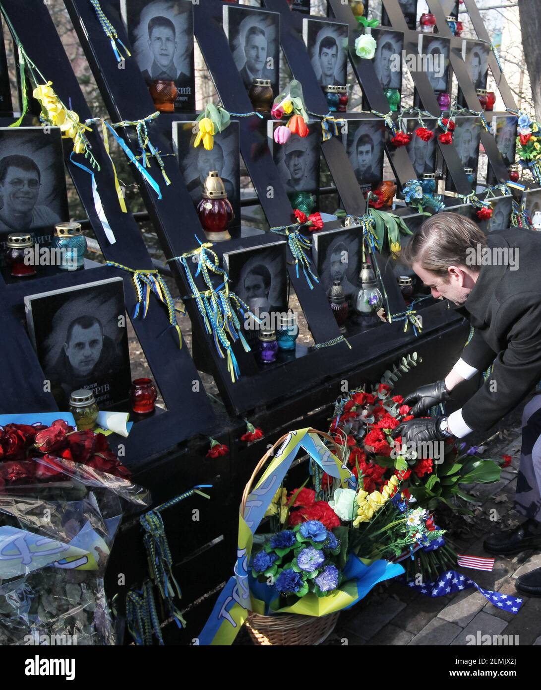 Le sous-secrétaire d'État américain aux Affaires politiques, David Hale ...