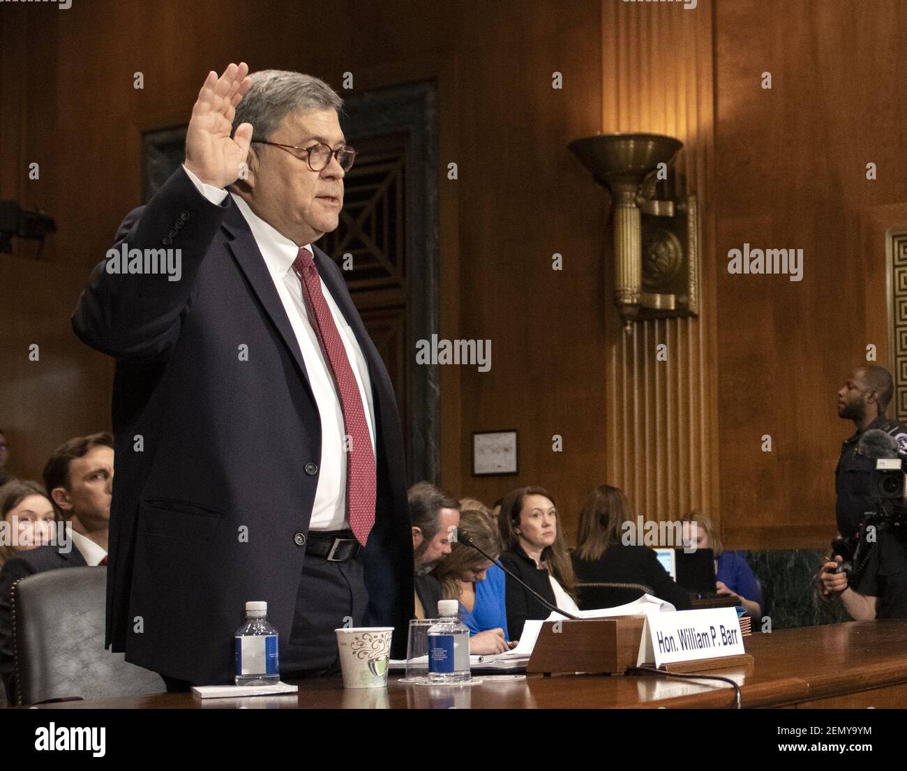 Le procureur général des États-Unis William P. Barr a prêté serment ...