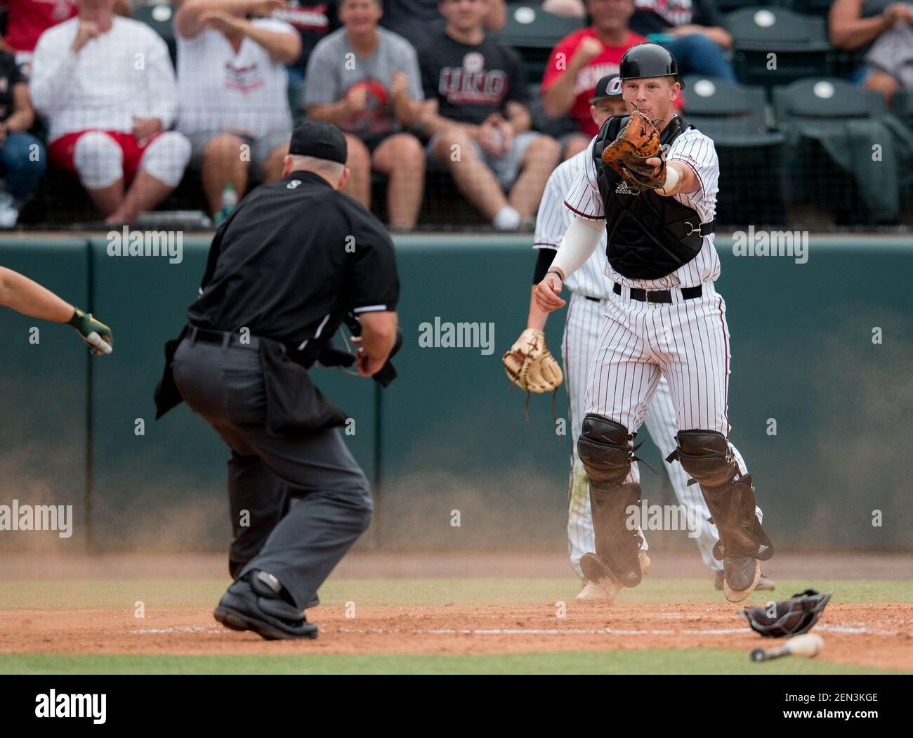 01 juin 2019 Los Angeles, CA..Omaha Mavericks Catcher (1) Brett Bonar ...