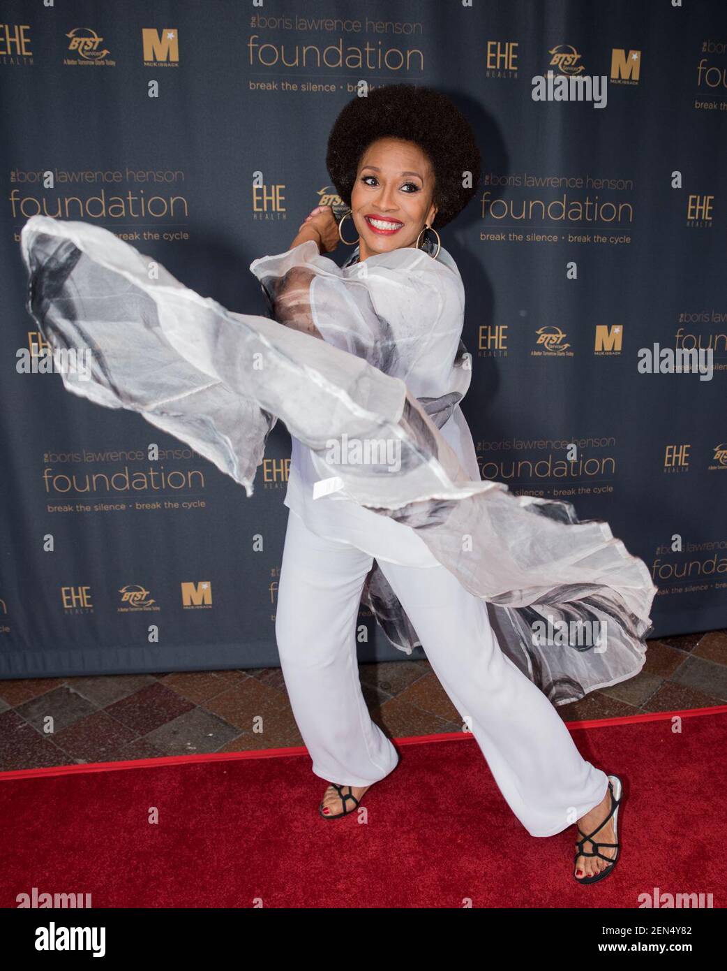L'actrice/chanteuse/activiste Jennifer Lewis sur le tapis rouge au ...