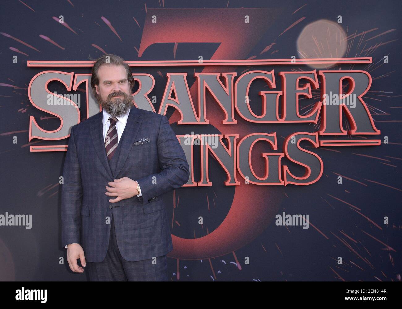 David Harbour arrive à la première mondiale de Netflix's STRANGER ...