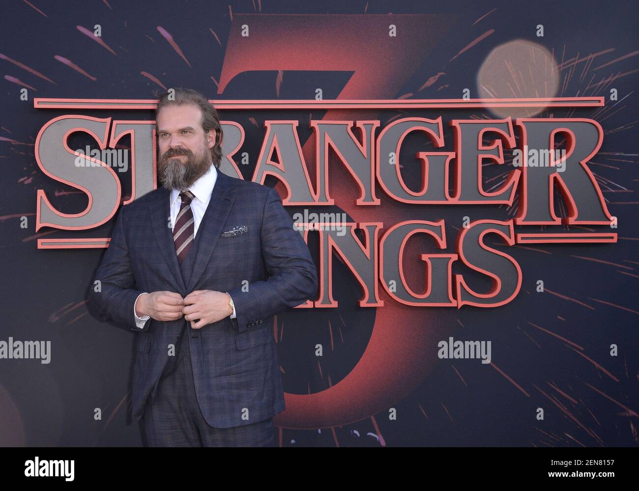 David Harbour arrive à la première mondiale de Netflix's STRANGER ...