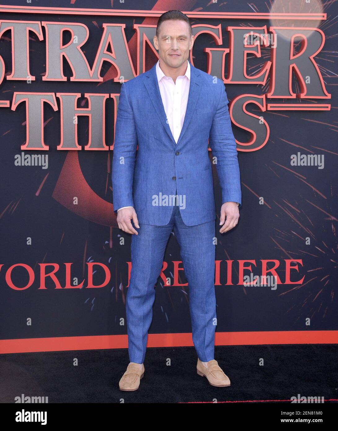 Andrey Ivchenko arrive à la première mondiale de Netflix STRANGER ...