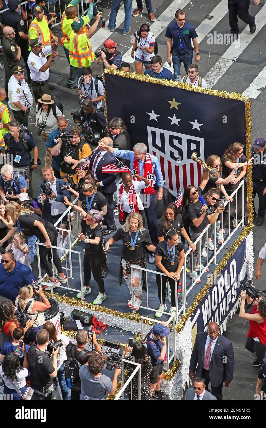 L'équipe nationale féminine des États-Unis célèbre leur victoire lors ...