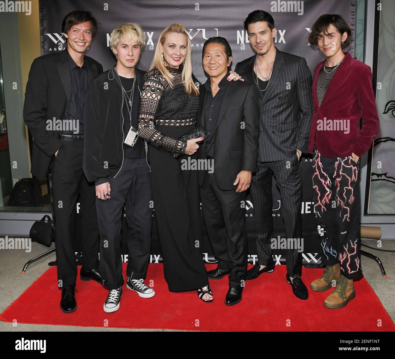 (G-D) Sam Tan, Ben Tan, Joanne Cassidy, Philip Tan, Lewis Tan et Evan ...