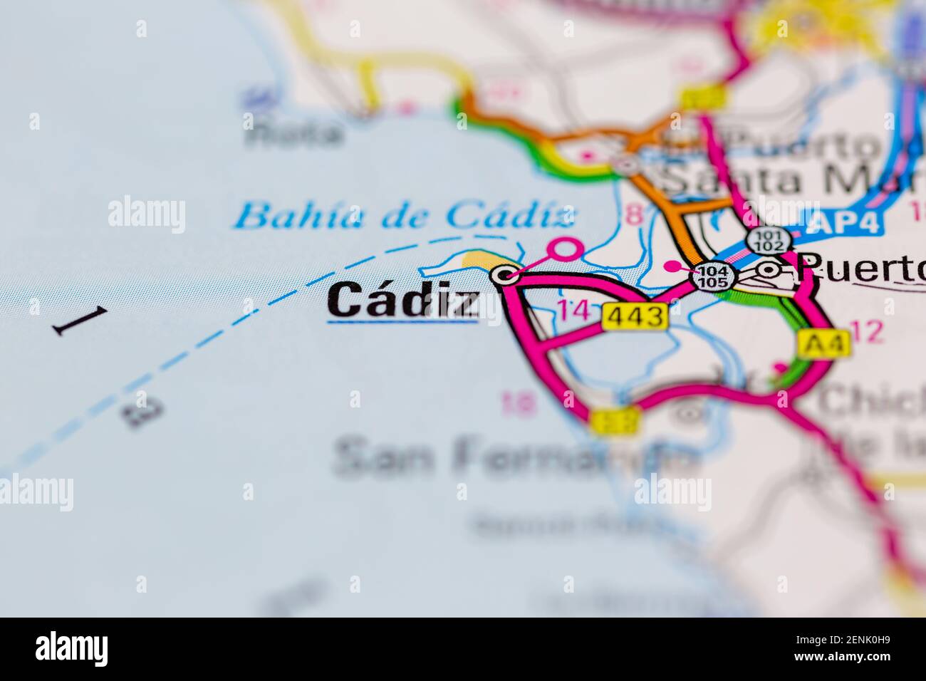 Cadix affiché sur une carte routière ou une carte géographique Photo ...