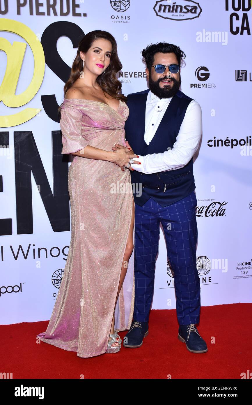 MEXICO , MEXIQUE - SEPTEMBRE 18: Claudia Alvarez et Mauricio Barrientos poses pour des photos ...