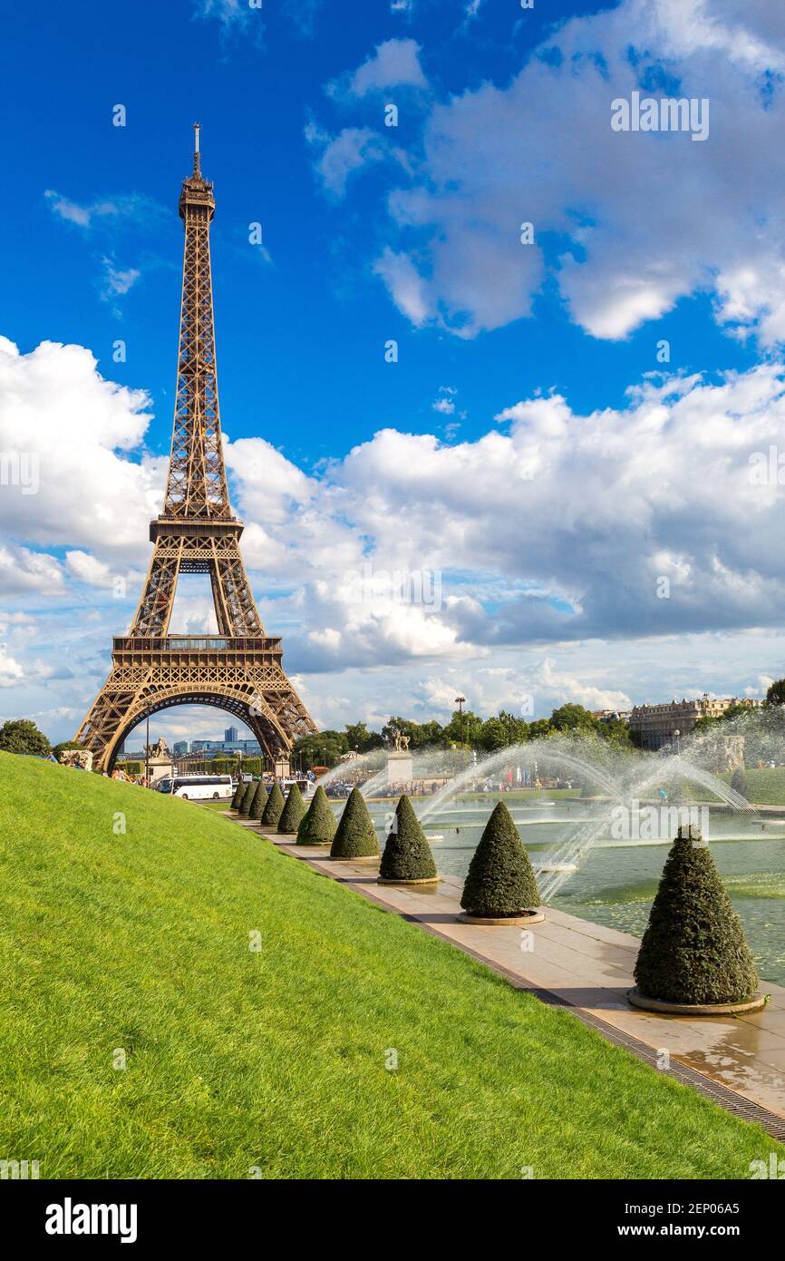 La Tour Eiffel est le monument le plus visité en France et le plus ...
