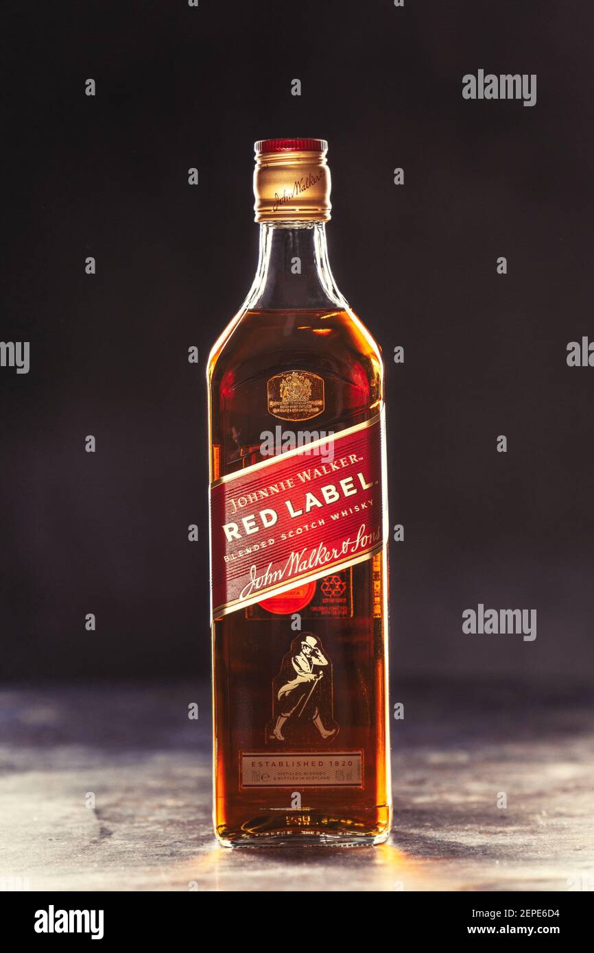 Johnnie Walker est une marque de whisky Scotch. Red Label est le whisky ...