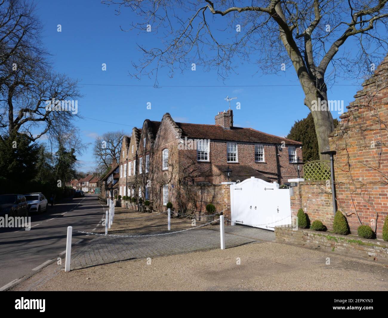 église st mary denham Banque de photographies et d’images à haute ...