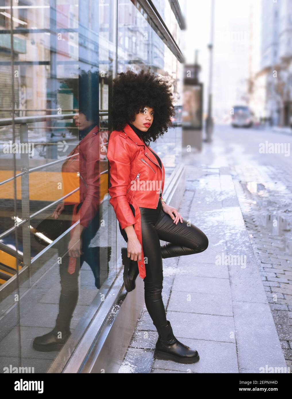 Posture confiante Banque de photographies et d’images à haute résolution - Alamy