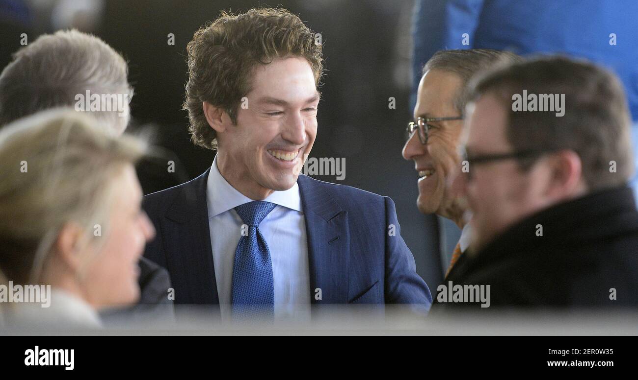 Le tételevangelist Joel Osteen est accueilli avant le début des ...