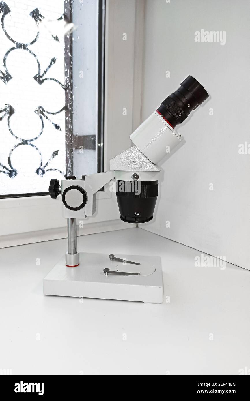 Grand microscope Banque de photographies et d’images à haute résolution ...