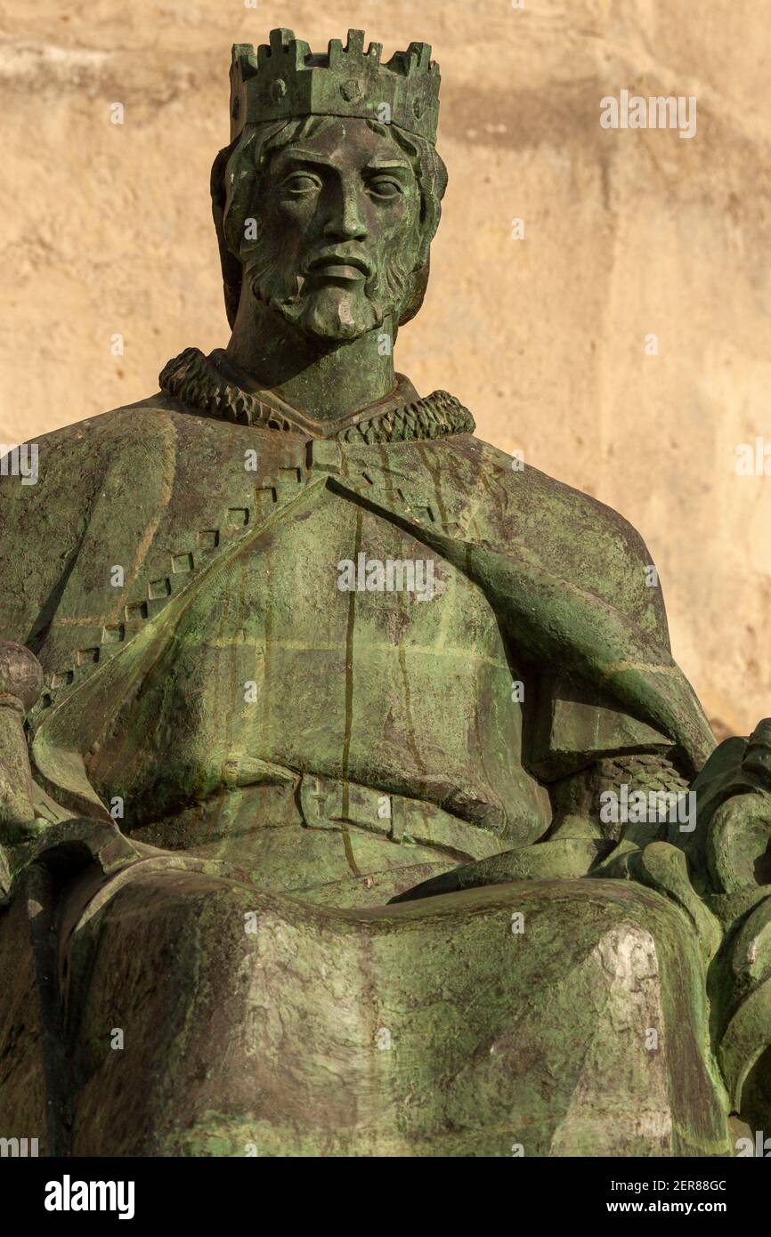 Statue de sancho iv de castille Banque de photographies et d’images à ...