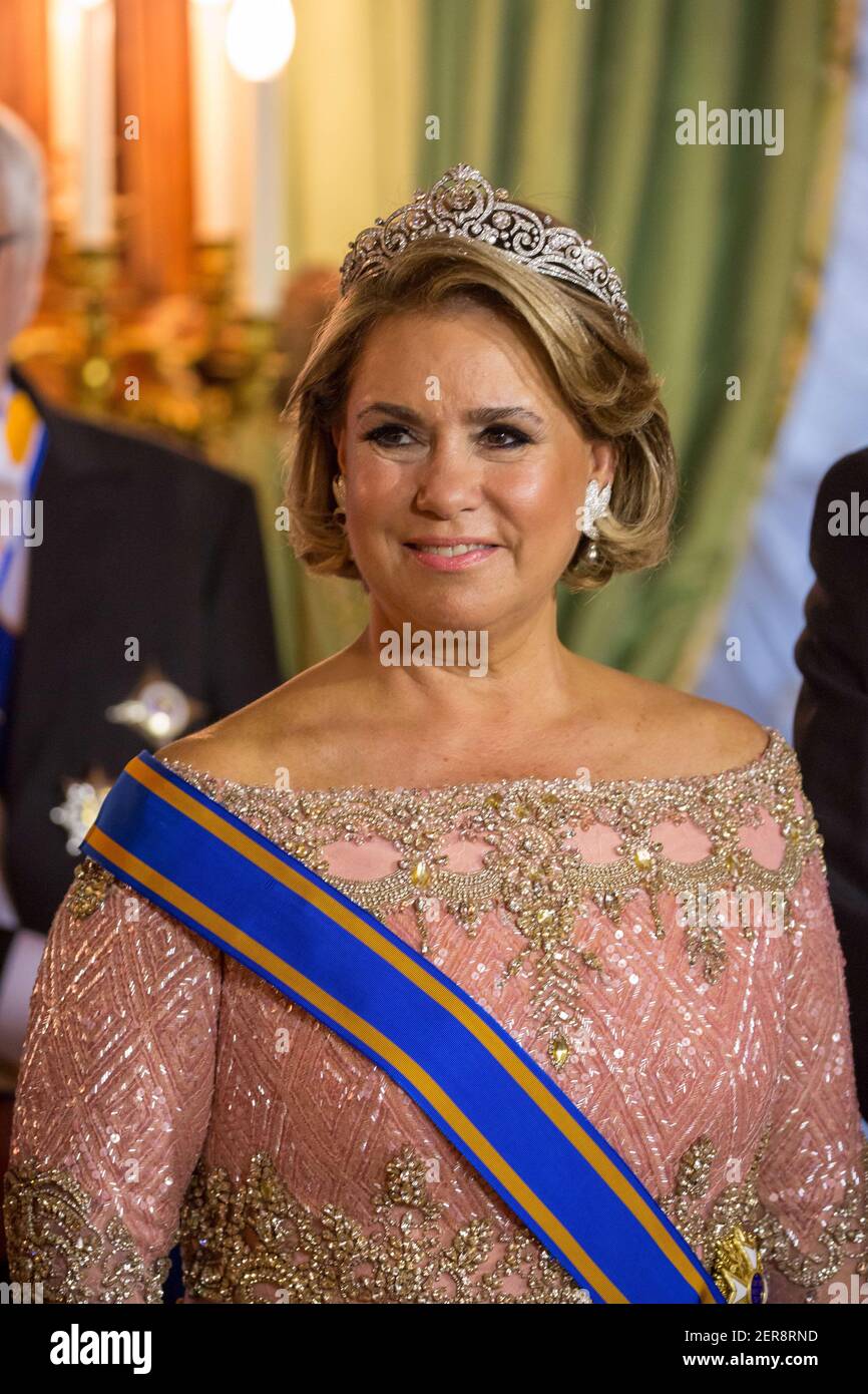 Grande duchesse Maria Teresa de Luxembourg pendant la Banque d'Etat, le ...