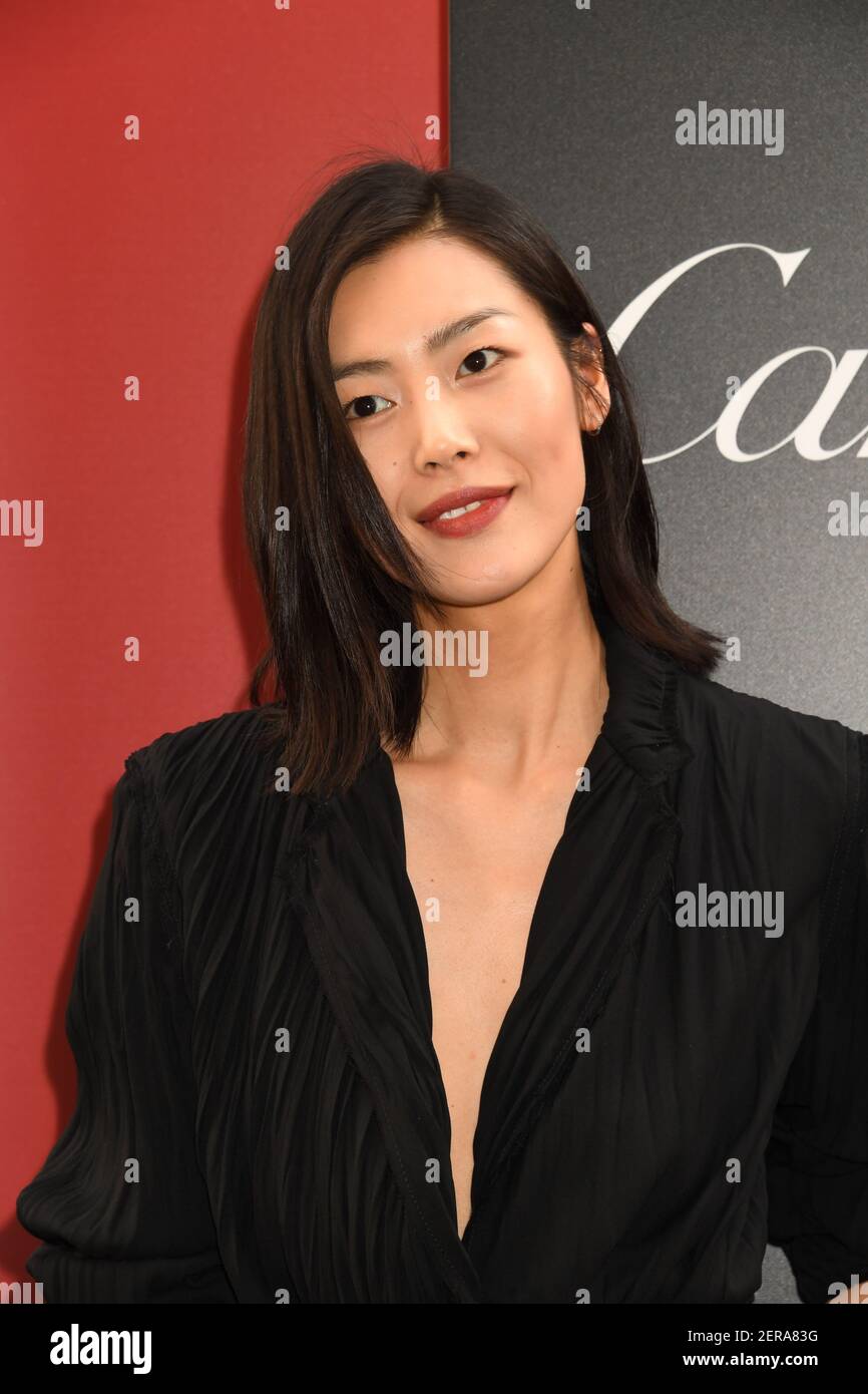 Liu Wen arrive à la première OCEANS 8 de New York, tenue au Centre ...