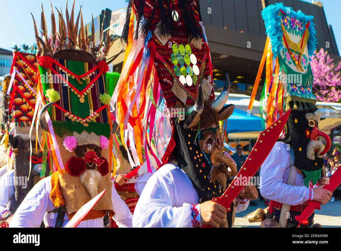Bulgare Kukeri à Varna Carnival.Kukeri sont des hommes bulgares en ...