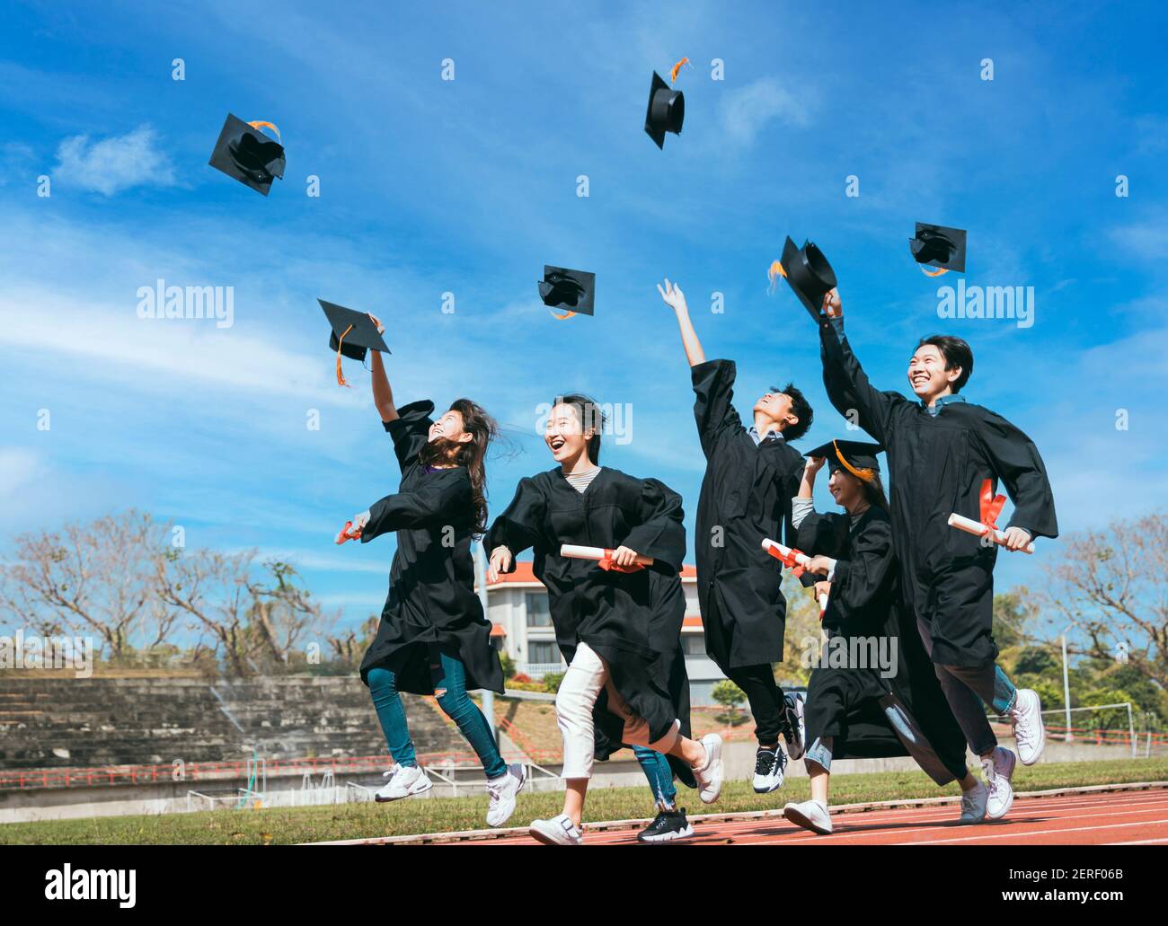 Academic hats Banque de photographies et d’images à haute résolution ...