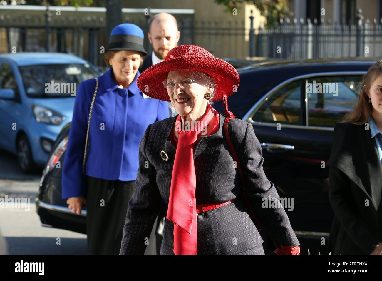 12-10-2018 la reine Margrethe dévoile une statue de Thomas Dinesen au ...
