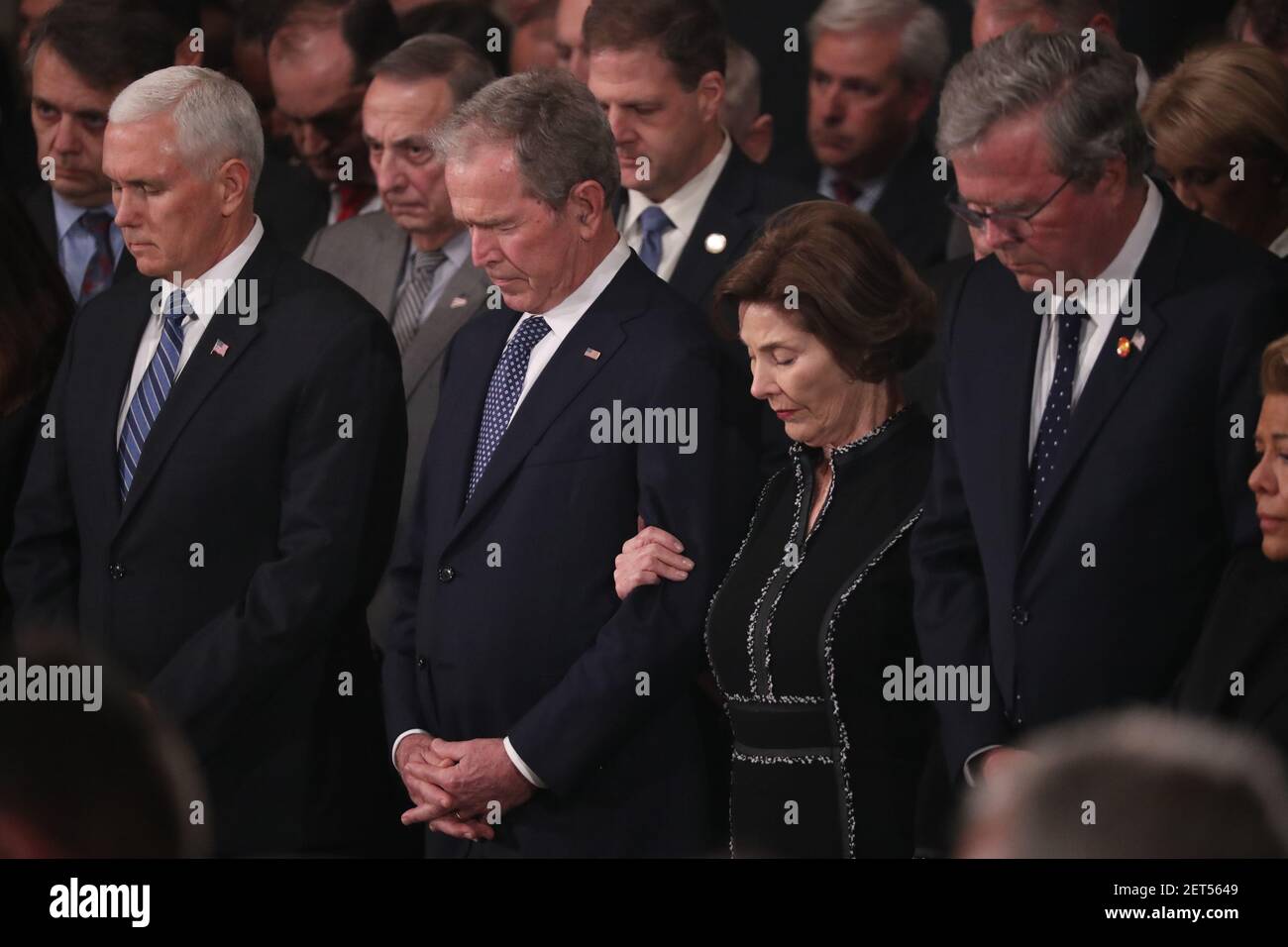 L'ancien président George W. Bush se présente avec sa femme l'ancienne ...