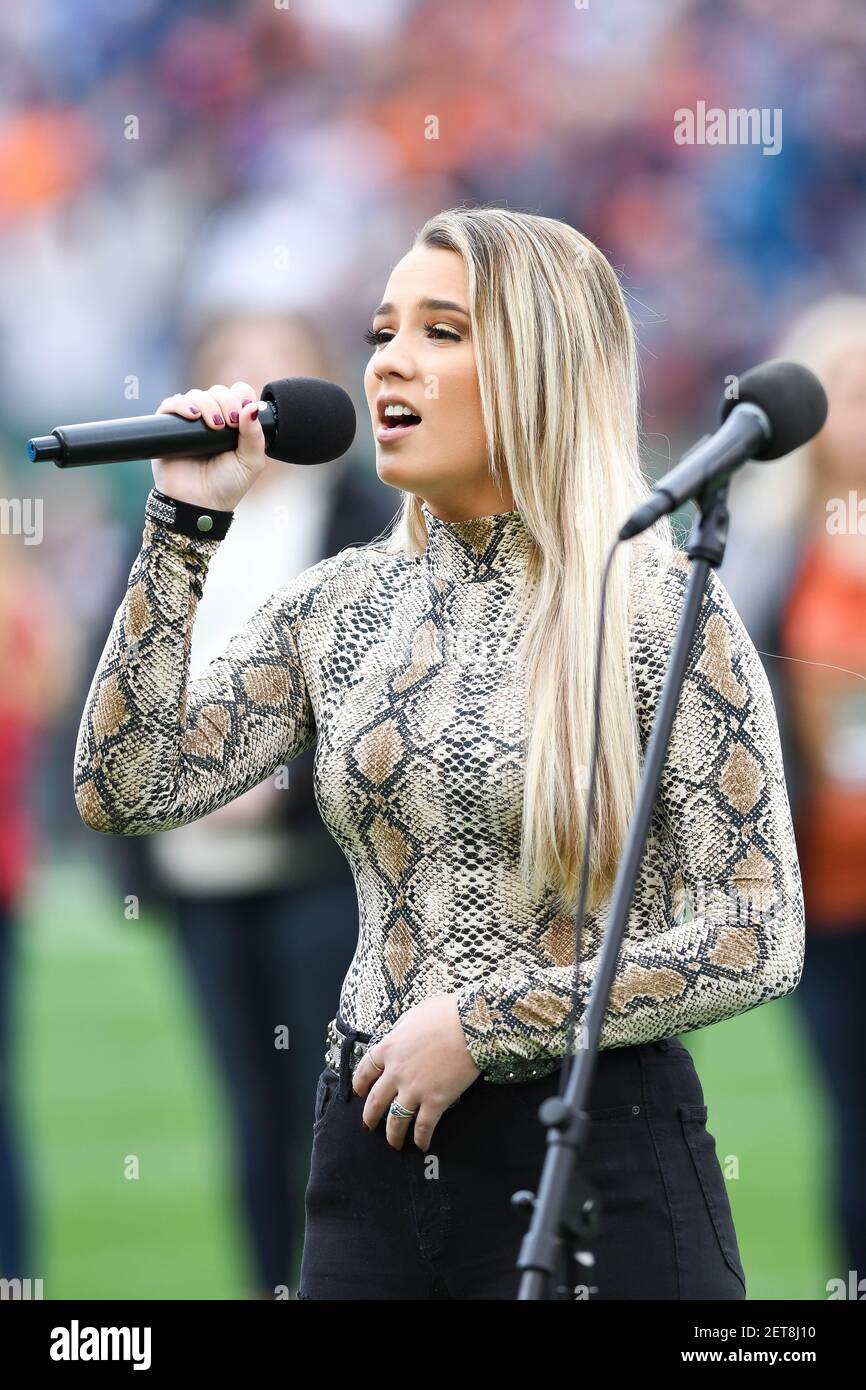 28 décembre 2018: Gabby Barrett, finaliste américain d'Idol, chante God ...