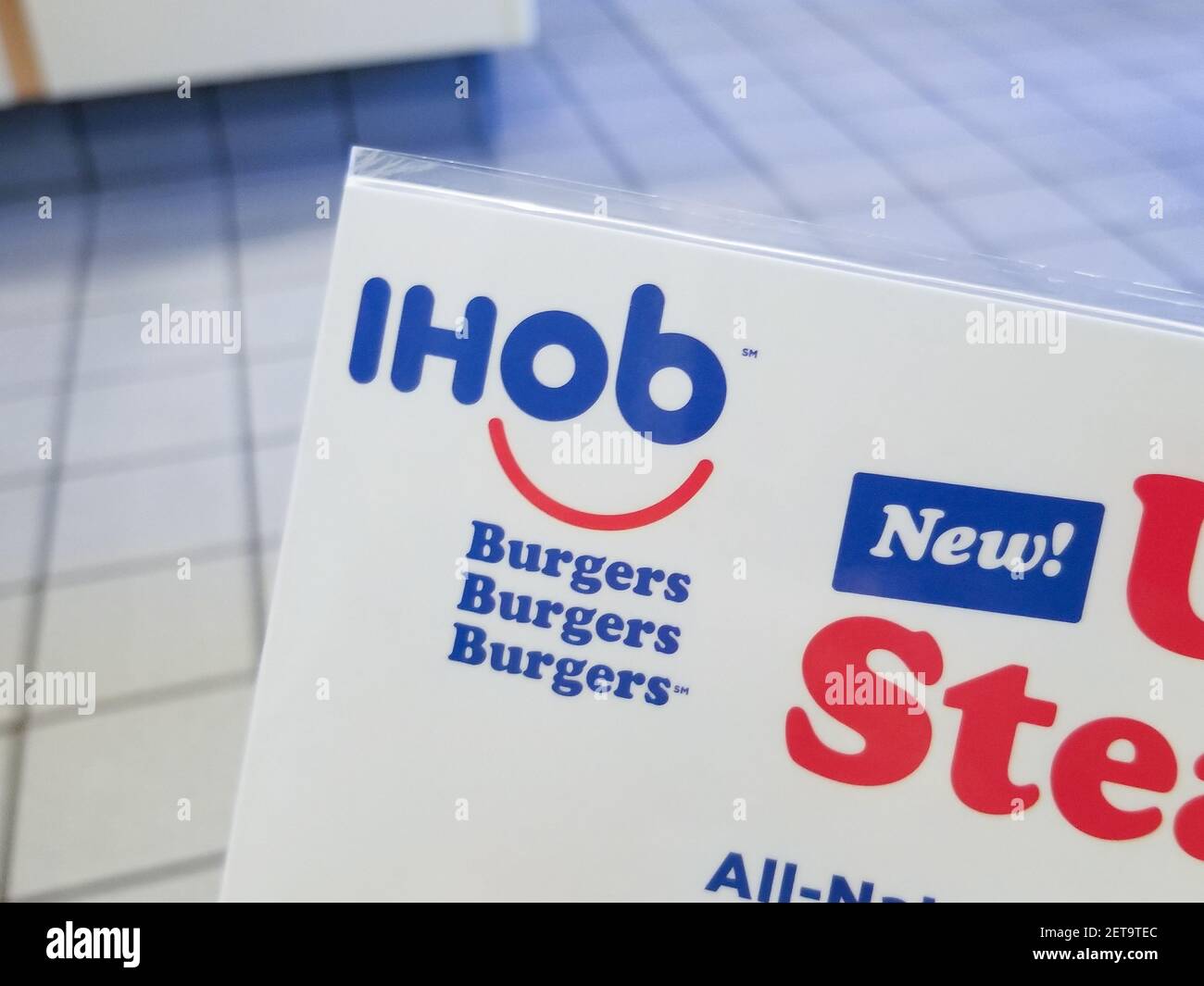 Vue détaillée du papier portant le logo IHoB (International House of ...
